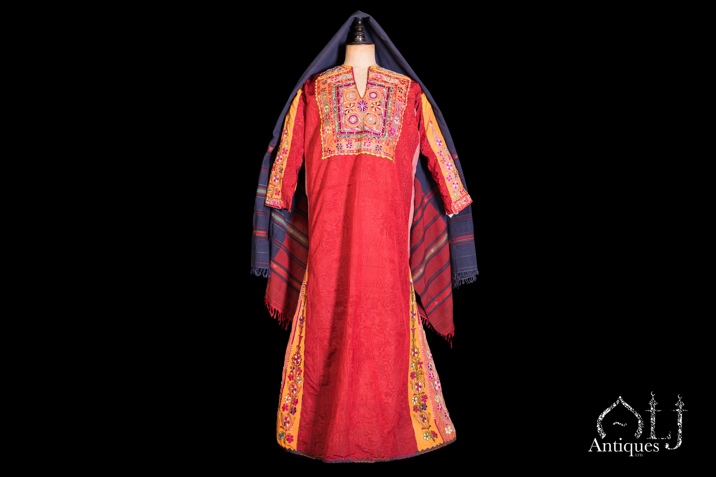 Palestinian Costumes, A Wedding Royal Dress (Thobe Al-Malak), Bethlehem ...