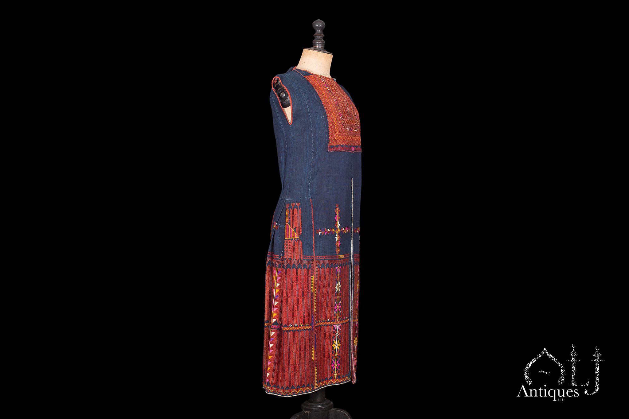 Palestinian Dress, An Extremely Rare Sleeveless Coat Dress (Jillayeh ...
